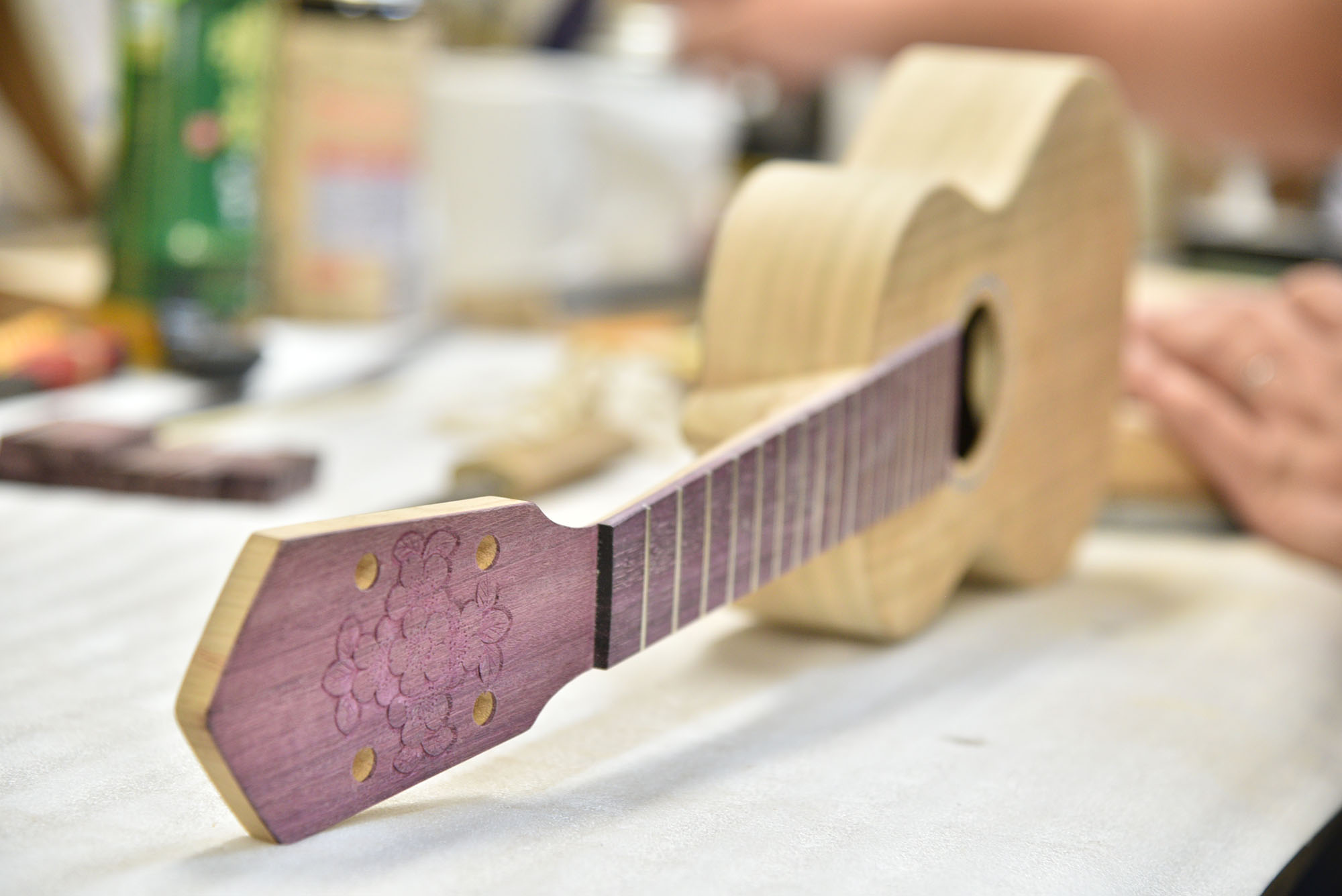 ディバイザーワンデイ】SAKURA UKULELE×伝統工芸 軽井沢彫！そして待望のコンサートサイズも登場！ | Deviser ｜株式会社ディバイザー｜長野県松本市のギターメーカー