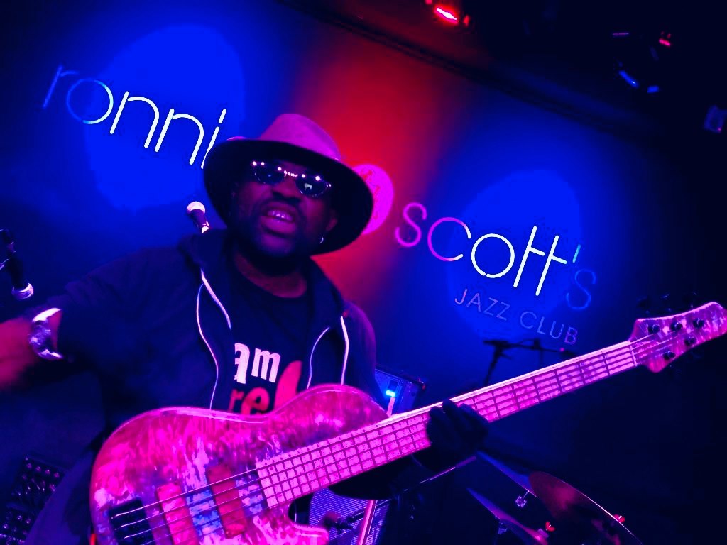 Etienne Mbappé | Deviser ｜株式会社ディバイザー｜長野県松本市のギターメーカー