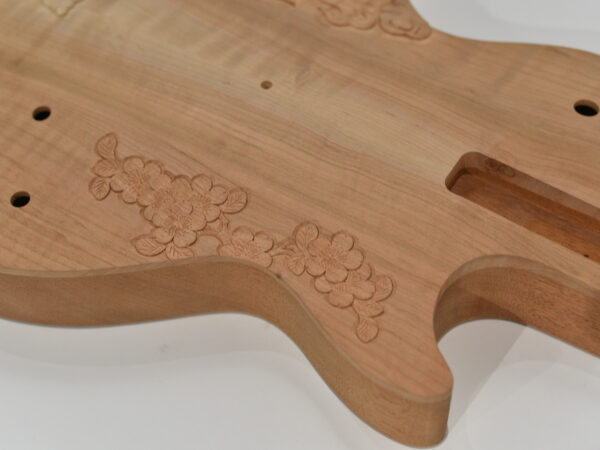 軽井沢彫りとコラボした桜モデルの集大成「辰桜」！【#ディバイザーワンデイ】 | Deviser ｜株式会社ディバイザー｜長野県松本市のギターメーカー