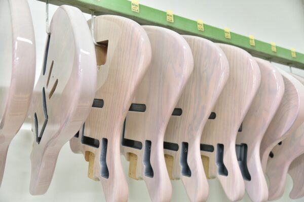 石川県産の「トチ」と「桜」を使用した特別モデル！【#ディバイザーワンデイ】 | Deviser ｜株式会社ディバイザー｜長野県松本市のギターメーカー