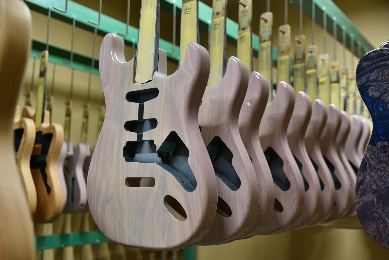 石川県産の「トチ」と「桜」を使用した特別モデル！【#ディバイザーワンデイ】 | Deviser ｜株式会社ディバイザー｜長野県松本市のギターメーカー